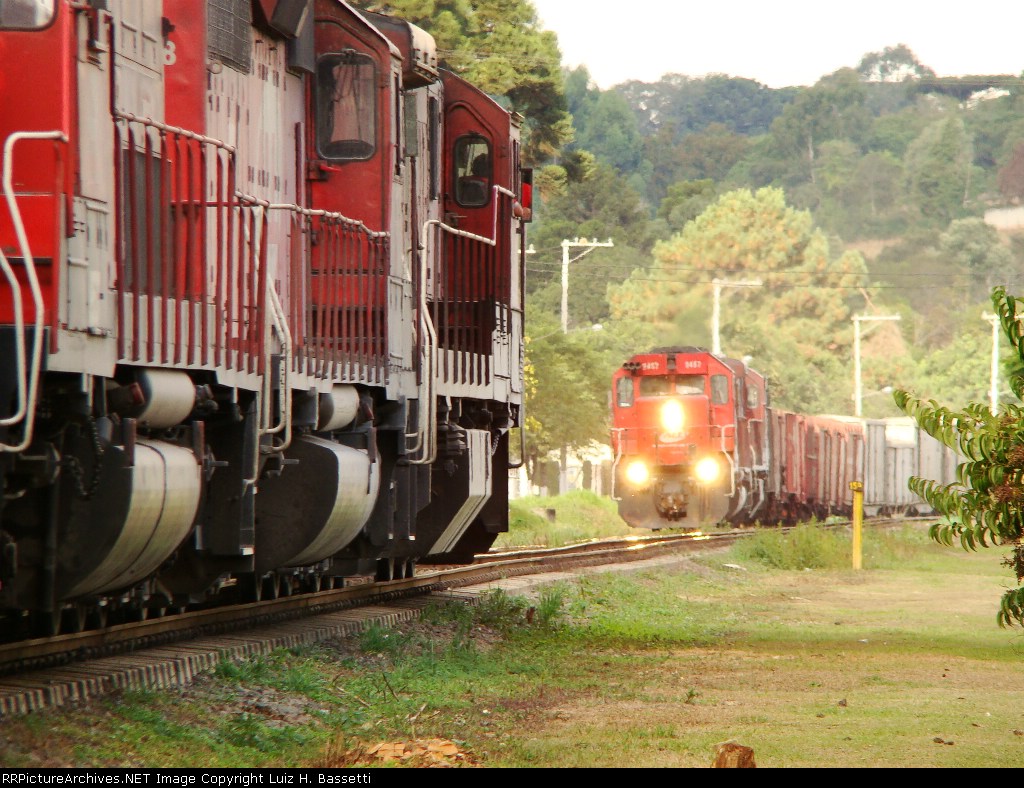 SD40-2 9452 / CROSSING